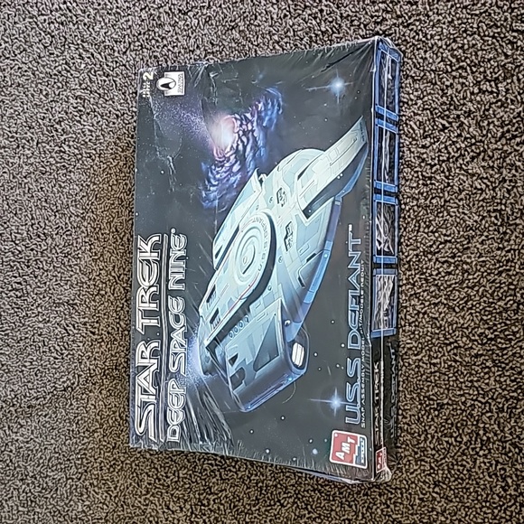 Star Trek | Other | Star Trek Deep Space Nine Uss Defiant Model Kit ...